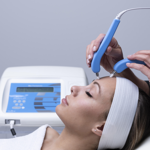 Contour with Microcurrent for Toned, Lifted Skin - Professional Beauty